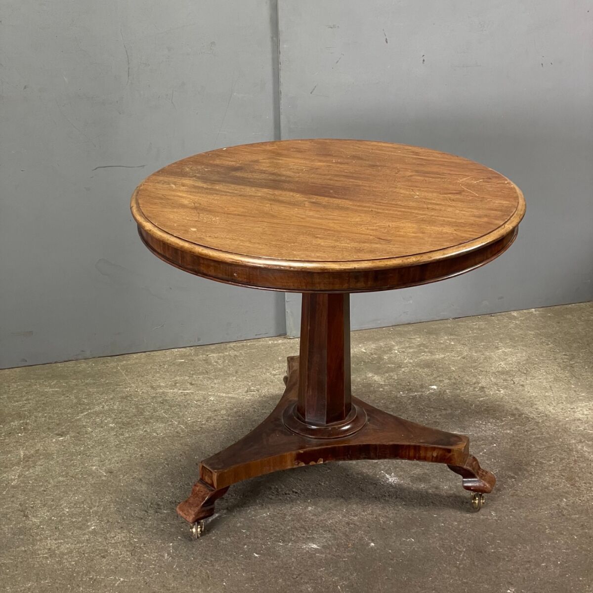 Simple Round Table - RENTAL ONLY - Brandon Thatchers