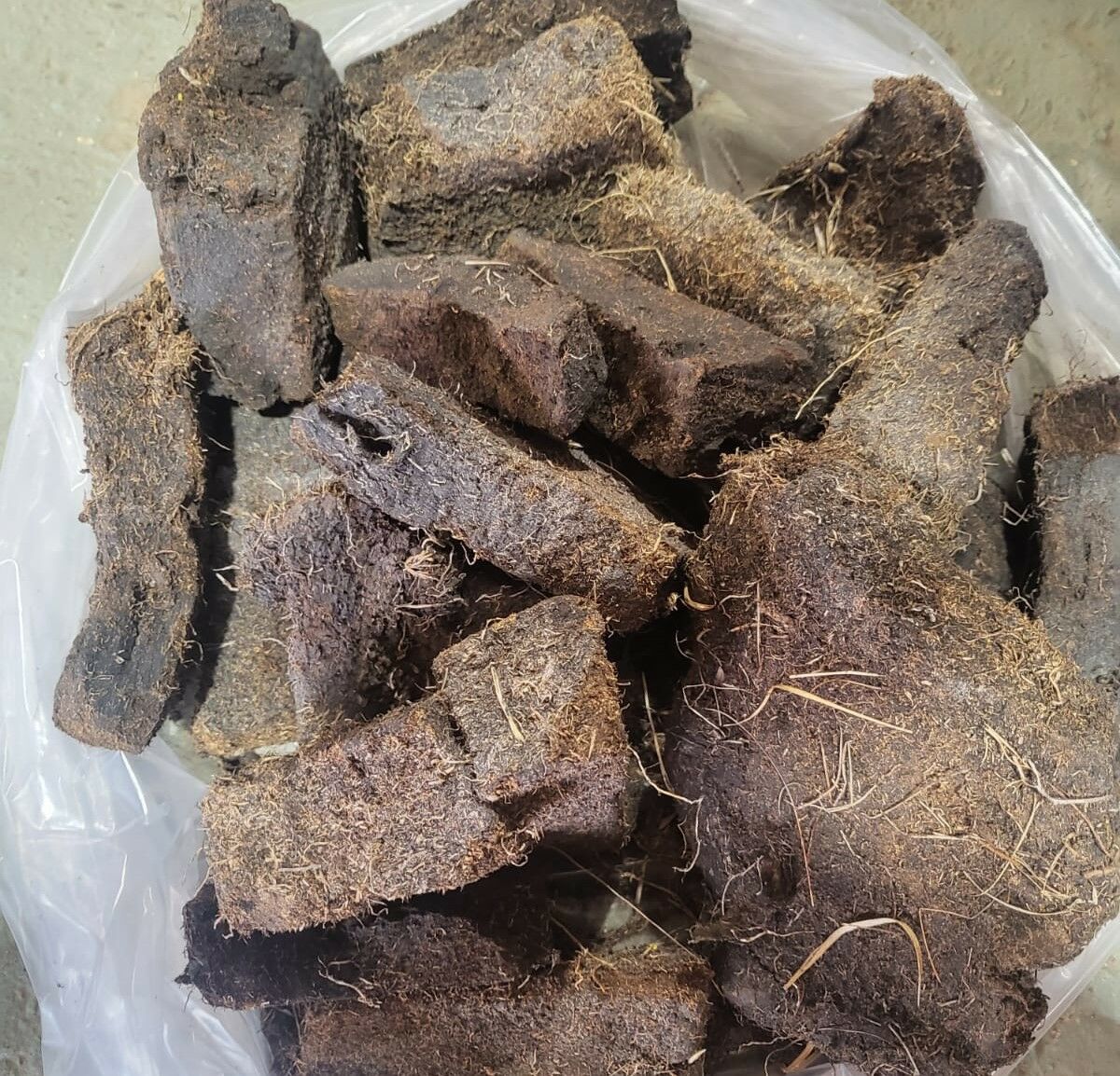 Hand Cut Peat Fire Wood in 10 kg Bags