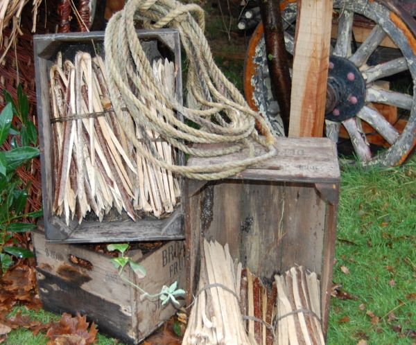 Bundle of twisted thatching spars