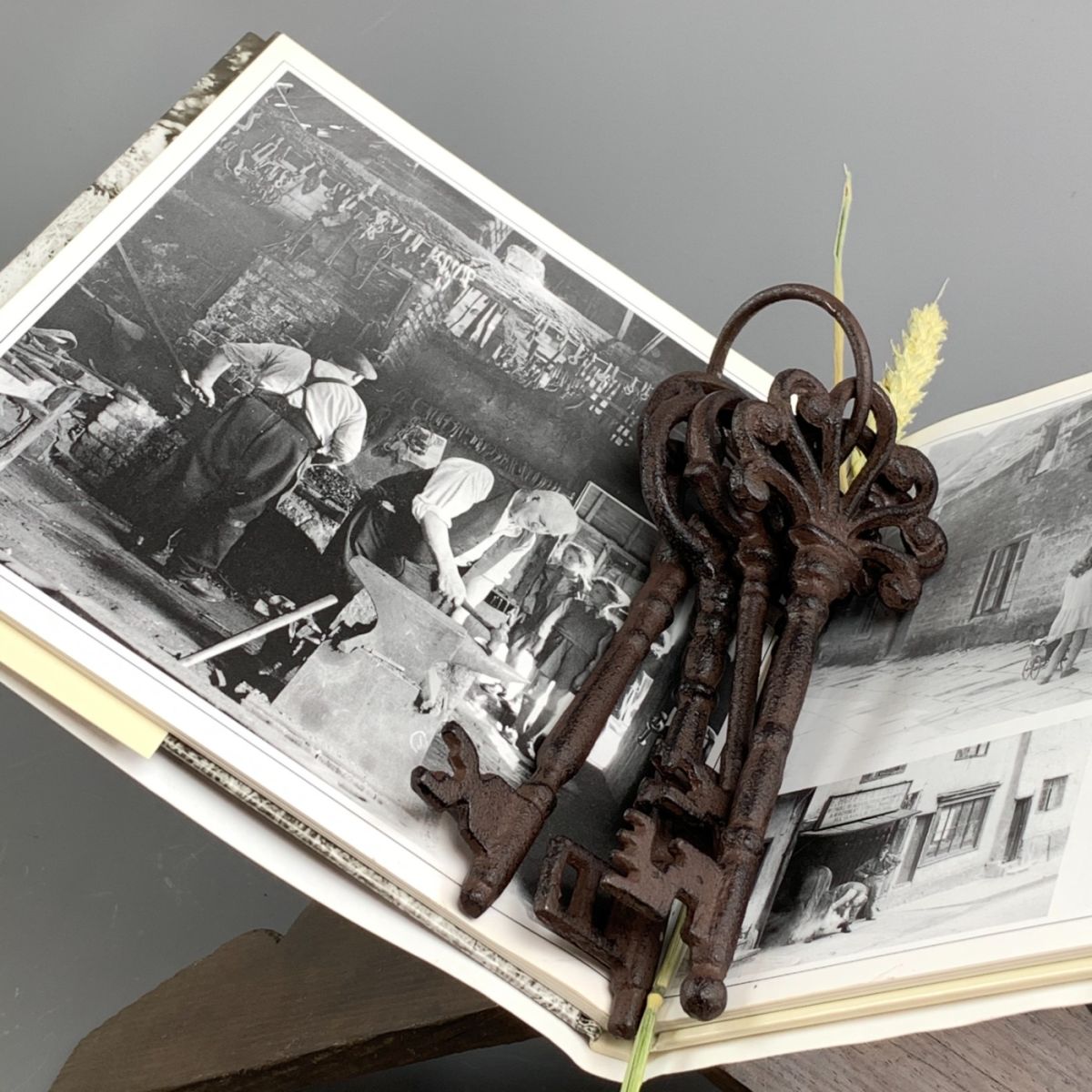 Vintage Keys ring with 5 keys, Two sizes available