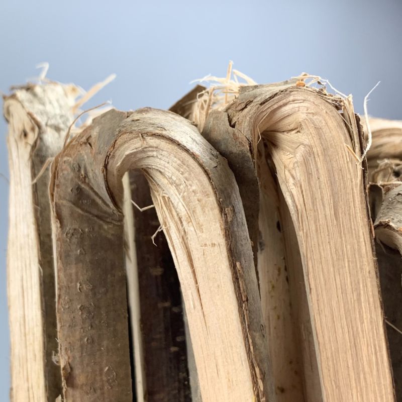 Bundle of twisted thatching spars