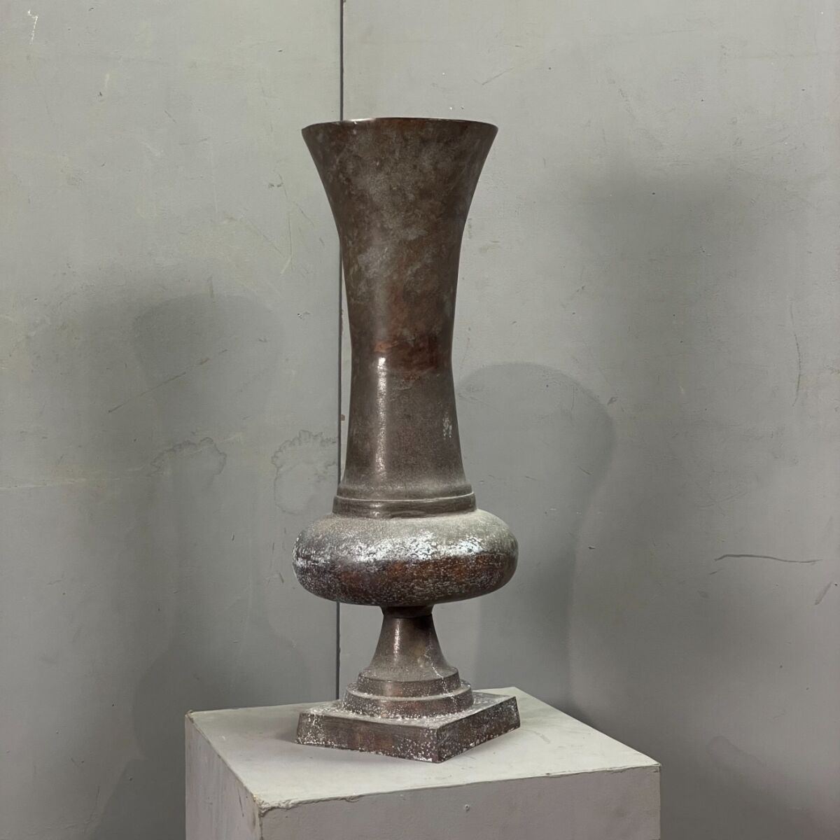 Large Metal Urn - RENTAL ONLY - Brandon Thatchers