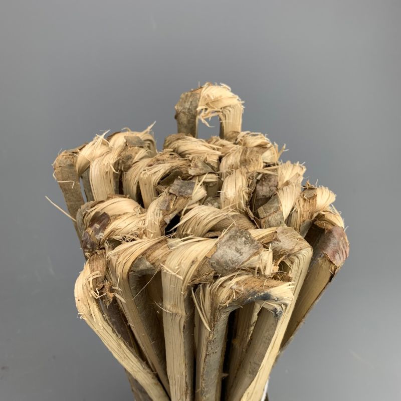 Bundle of twisted thatching spars